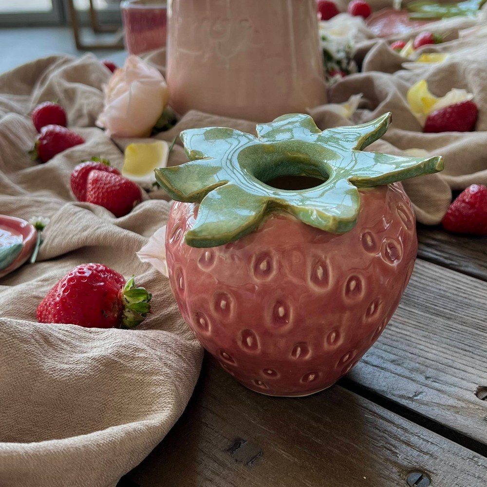 pYckd | Strawberry-shaped ceramic vase